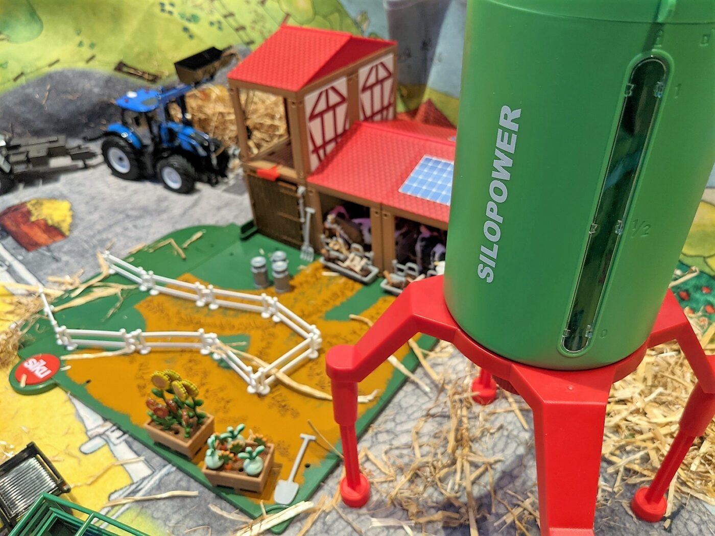 Old MacDonald spielt mit SIKU - smarter New Holland Traktor & Bauernhof ...